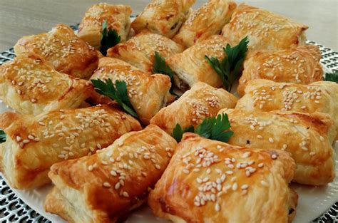 Paszteciki Z Ciasta Francuskiego Z Serem I Pieczarkami