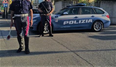 Non Si Ferma All Alt Della Polizia Era Senza Patente E Assicurazione