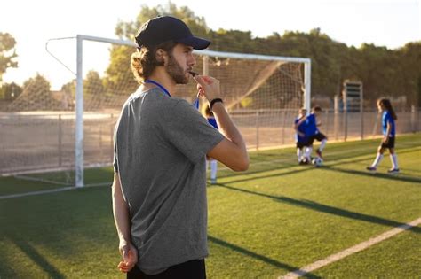 CV entrenador de fútbol aprende a redactarlo y a diseñarlo