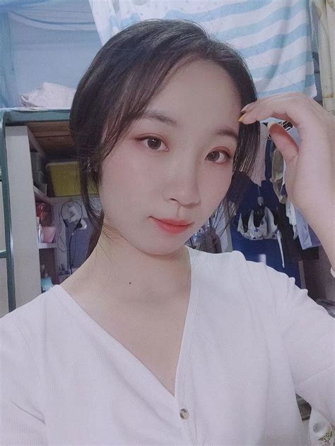 Wuyu On Twitter 专属群老哥投稿大学同学张晓琳，这贱货看着挺清纯，实际上是个中考完就迫不及待去和男友开房操逼的反差烂货！高中更是创造了半年换四个男友的壮举，专门选鸡巴大的