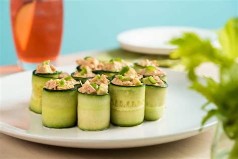 Rollitos de Pepino Rellenos de Ensalada de Atún Con Sal y Azucar
