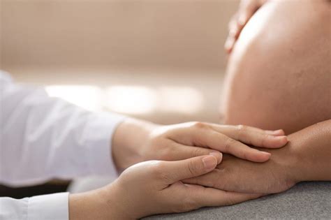 Scopre Di Essere Al Quinto Mese Di Gravidanza Durante La Transizione Da