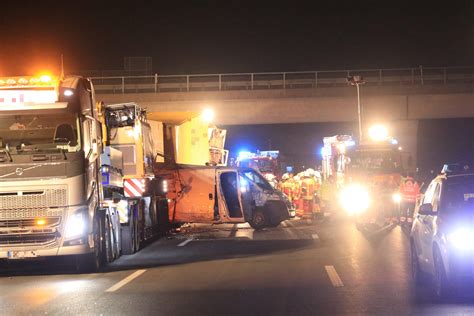 Bilder von Zwei tödliche Unfälle auf der A3 in kurzer Zeit Zwei Lkw