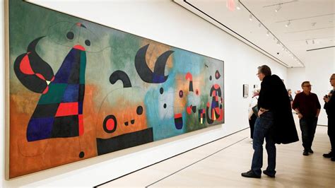 El Reina Sofía restaura un Miró de 1938 obra clave de la colección del