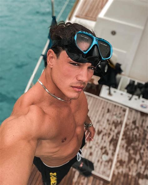 Luca Vetrone chi è il naufrago dell Isola dei Famosi 2023