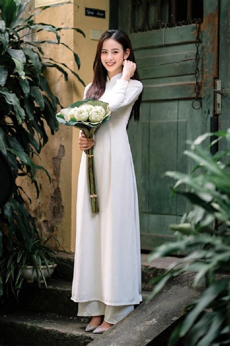 Xuất hiện người đẹp có nụ cười tươi sáng như thiên thần đường cong