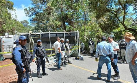 Volcadura de vehículo de la Guardia Nacional deja un muerto y 14