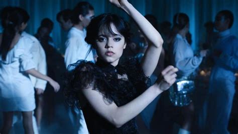 Estos Son Los 5 Vestidos Que Miércoles Addams Llevaría A Una Boda