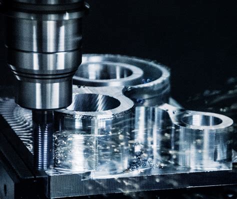 Corte de fresadora con máquinas CNC