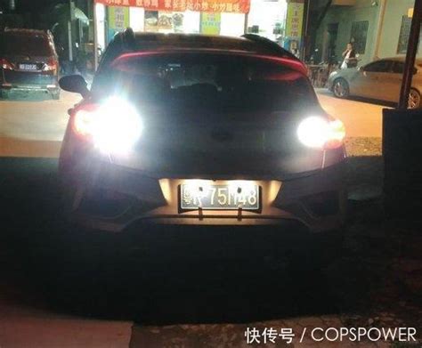 为什么很多汽车只有一个倒车灯 走在马路上 傻大方
