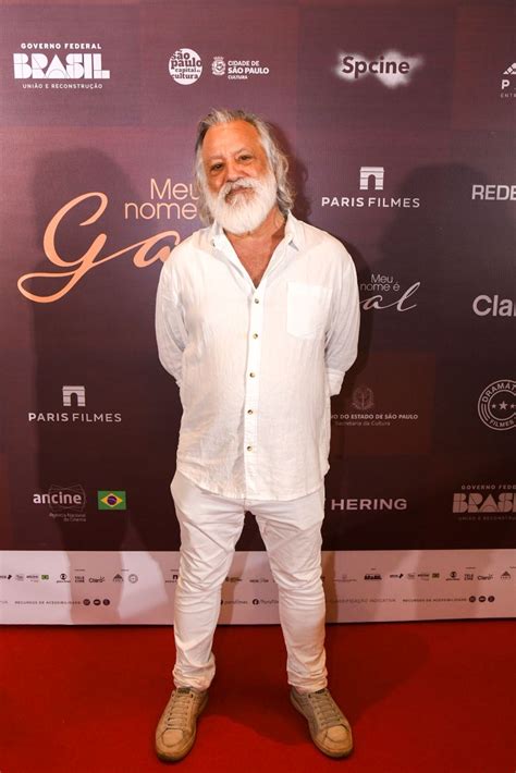 Giro de fotos Pré estreia de Meu Nome é Gal reúne elenco do filme e