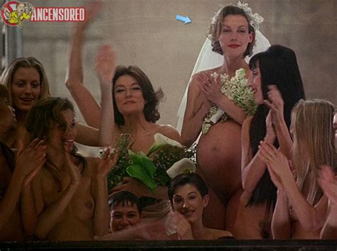 Ute Lemper Nue Dans Ready To Wear