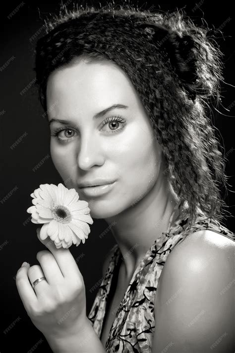 Premium Photo Portrait Of Pretty Young Woman With Curly Hair