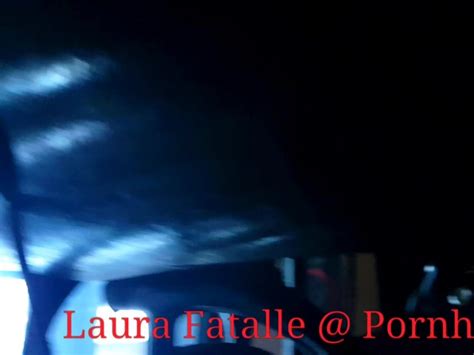 Travieso paso hermana atrapado masturbándose en público Mira gratis