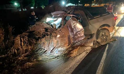 Colisão violenta entre carreta e carro deixa 2 mortos na BR 163 em