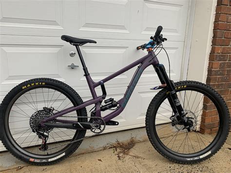 2020 Santa Cruz Nomad Medium Alloy For Sale