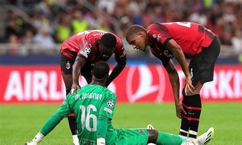 Milan Come Sta Maignan Il Portiere Lascia San Siro Zoppicando VIDEO