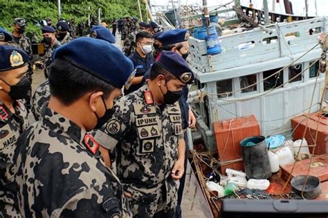 KKP Tangkap Belasan Kapal Ikan Asing Di Natuna Utara Dan Sulawesi
