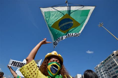 Manifestantes pedem voto impresso em atos pró Bolsonaro no Rio MH Geral