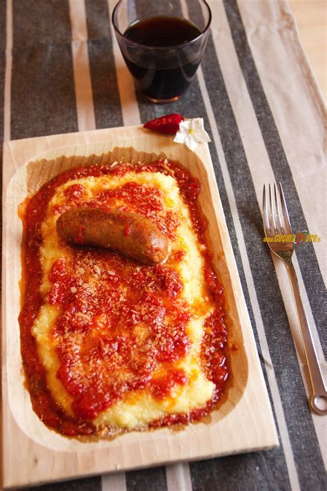 Polenta Al Sugo Con Salsiccia Ricetta Facile E Veloce Polenta With