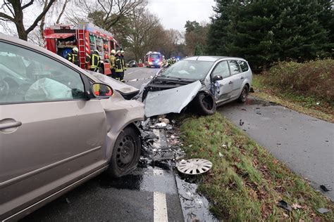 POL DEL Landkreis Oldenburg Schwerer Verkehrsunfall Mit Drei