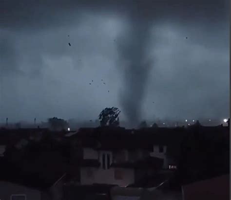 Tornado Cernusco Sul Naviglio In Provincia Di Milano
