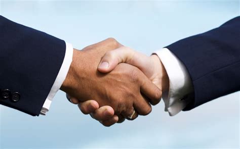 How To Shake Hands Like A Gentleman Handshake Etiquette For Confident