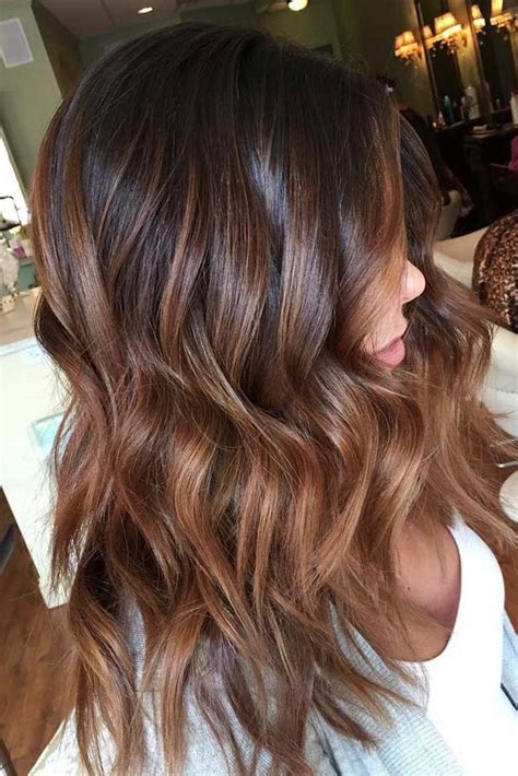 Karamell Braune Haare Mittellange Lockige Haare Mit Karamellbraunen