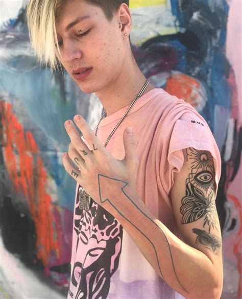Pin De Juli En Seven Famosos Lindos Chicos Famosos Famosos