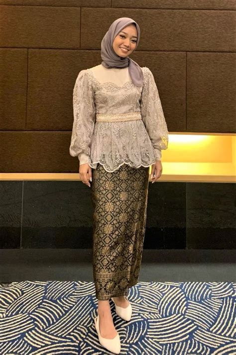 Model Kebaya Modern Brokat Terbaru Simpel Dan Elegan