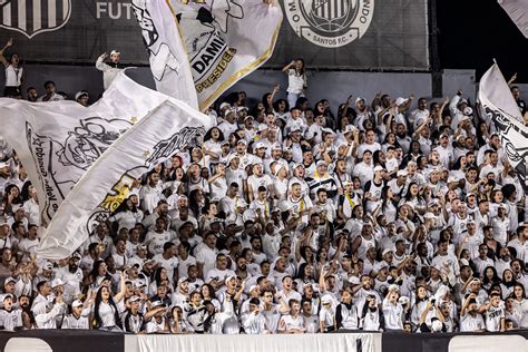 Torcida do Santos esgota ingressos para duelo contra o Coritiba após