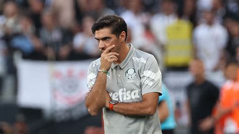 Abel Ferreira libera e Palmeiras encaminha saída de jogador para o