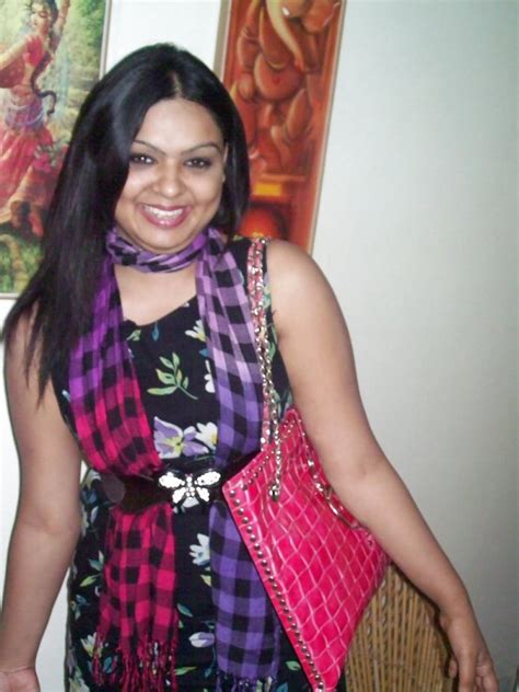 Hot Indian Babe Exposing Indian Girls Club