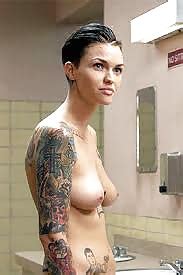 Lesbische Tatowierte M Dchen Deutsche Sexbilder Und Nackte Frauen Fotos