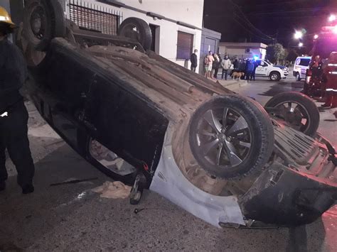 Concepción del Uruguay Se produjo un choque y vuelco en pleno centro