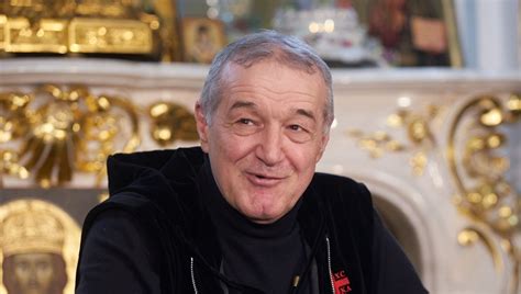 Playsport Desculț în benzinărie Ipostază fabuloasă cu Gigi Becali