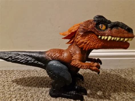 JURASSIC WORLD DOMINION Uncaged Ultimate Pyroraptor Interactive