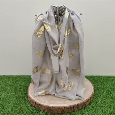 Foulard Gris imprimé brillant doré motif feuille La Malle de Mary
