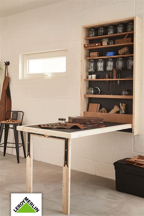 Un atelier de bricolage bien aménagé dans le garage Leroy Merlin en
