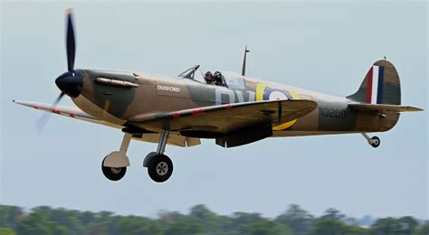 Royal Air Force Supermarine Spitfire Mk1 N3200 G CFGJ QV RAF 19