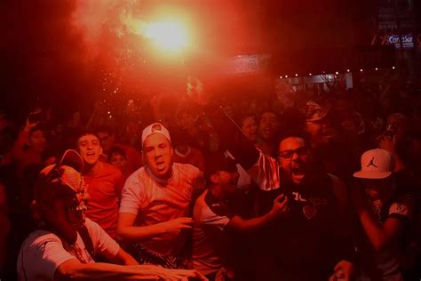 Las imágenes de la protesta de los hinchas de Independiente tras la