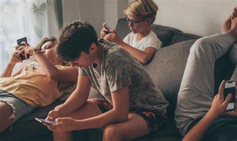 6 riesgos potencialmente peligrosos de Internet para niños y adolescentes