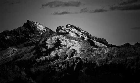 Black And White Minimal Mountains Wallpapers Wallpaper Cave