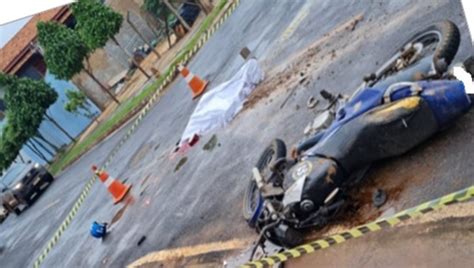 São Desidério BA Colisão entre moto e ônibus escolar deixa uma pessoa