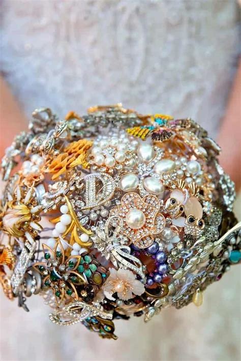 24 Brooch Wedding Bouquets That Will Excite You Decorandjoy