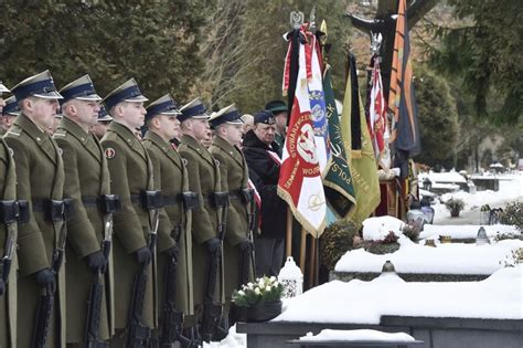 Pogrzeb Miros Awa Hermaszewskiego Galeria Zdj Tak Wygl Da O