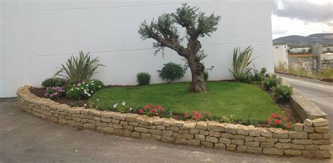 Canteiro Pedra Relva E Plantas Homify