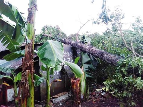 76 Rumah Rusak Diterjang Angin Kencang