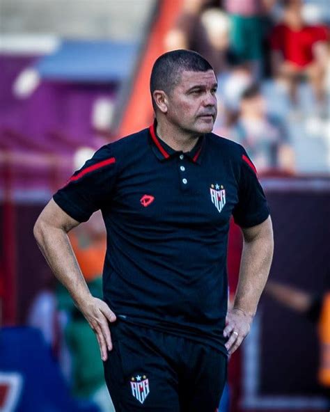 Mais um clube ameaçado pelo rebaixamento no Brasileiro anuncia