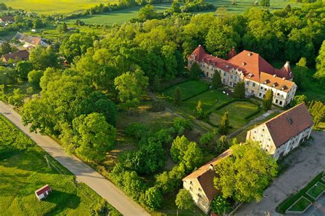 Pałac w Sztynorcie kamienny splendor